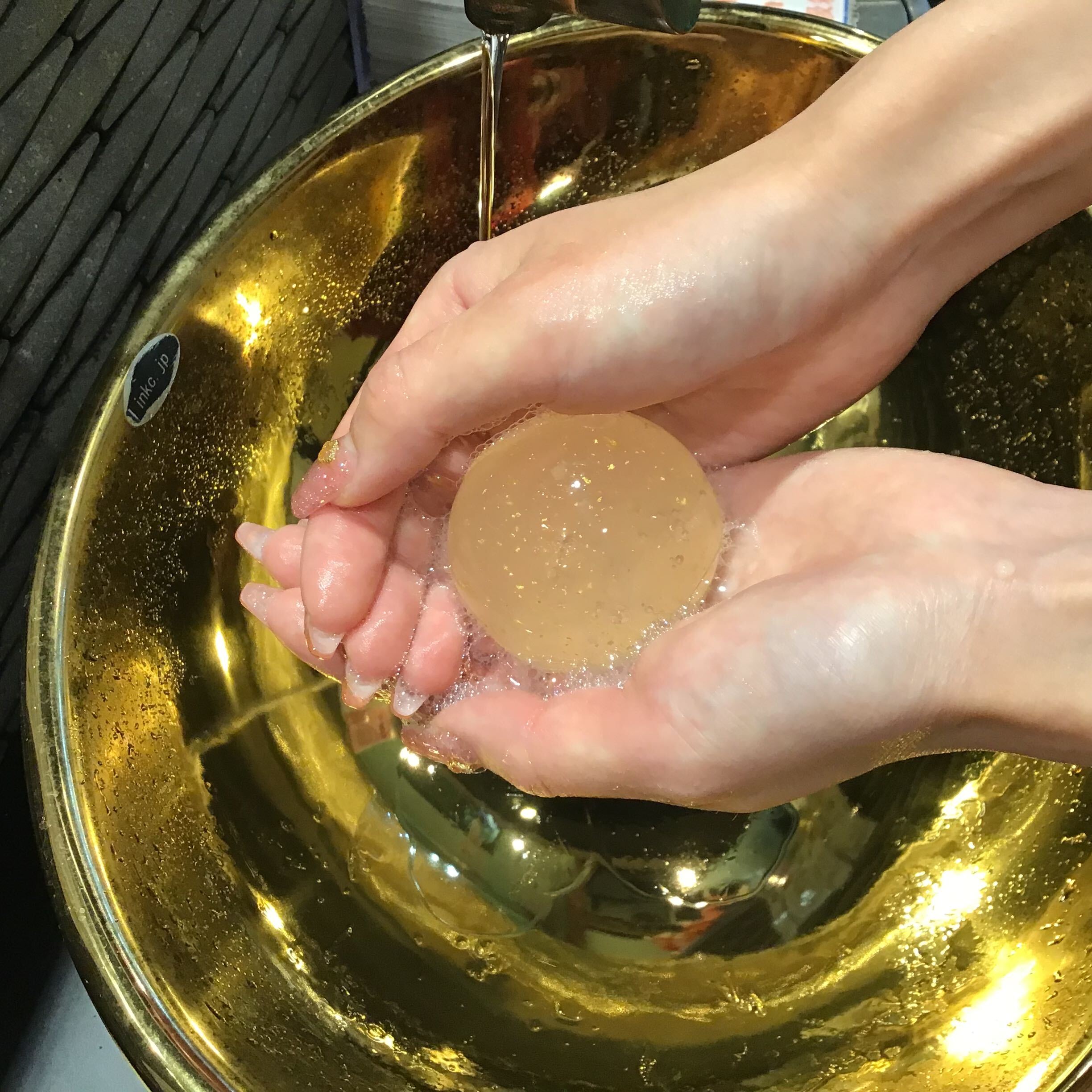 京都限定の金はお肌の乾燥が気になってくるこの季節のお勧め！ 蒟蒻しゃぼん 公式オンラインショップ